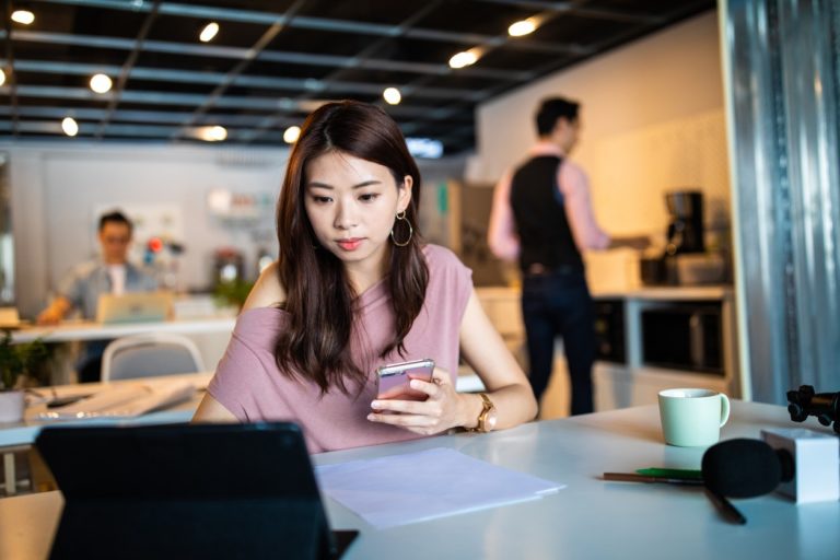 3 Key Benefits of Texting for Employee Communications - TextMarks SMS ...